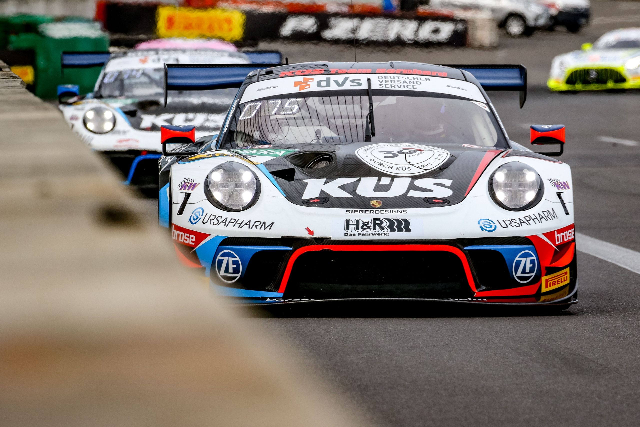 KÜS Team Bernhard beim ADAC GT Masters und in der ADAC GT4 Germany am ...